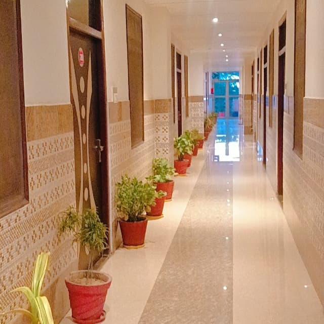 Budget Hotels In Ayodhya | Price Starting at ₹370 | Best Price Guaranteed